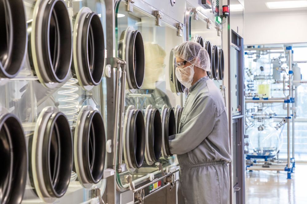 Heraeus and Evonik cooperate to expand the range of services for highly ...